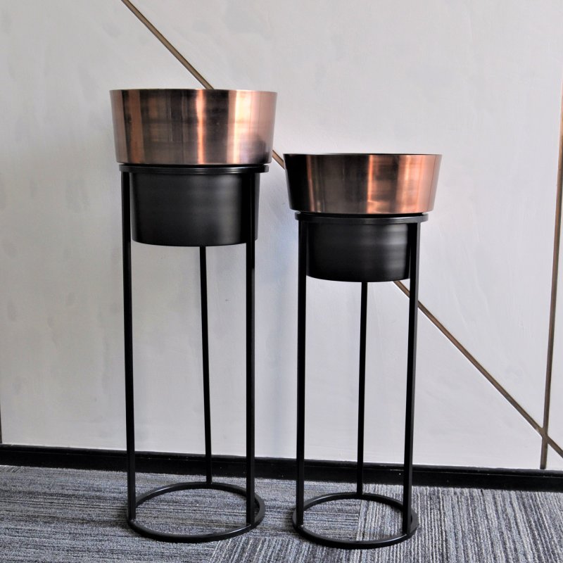 VARA STORE | HANDMADE METAL BELLA PLANTER ROSE GOLD BLACK